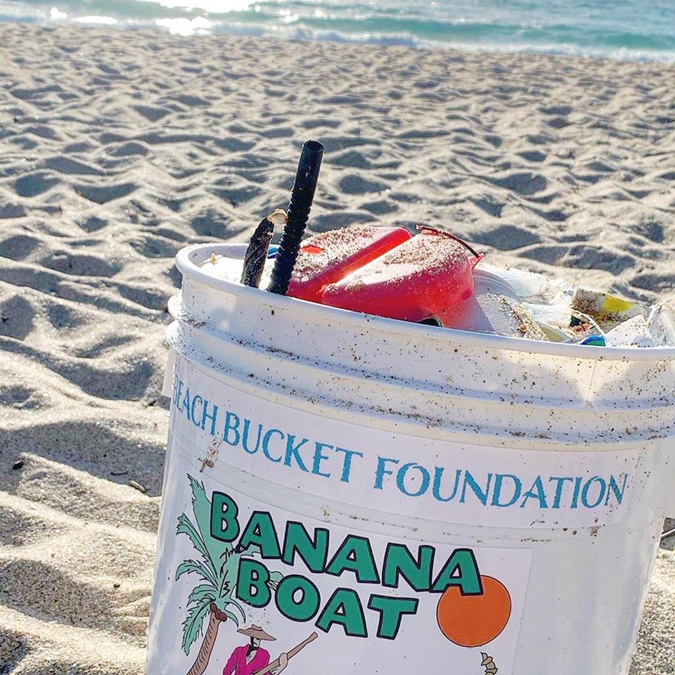 Beach Buckets to Pick Up Trash - NAUI Worldwide